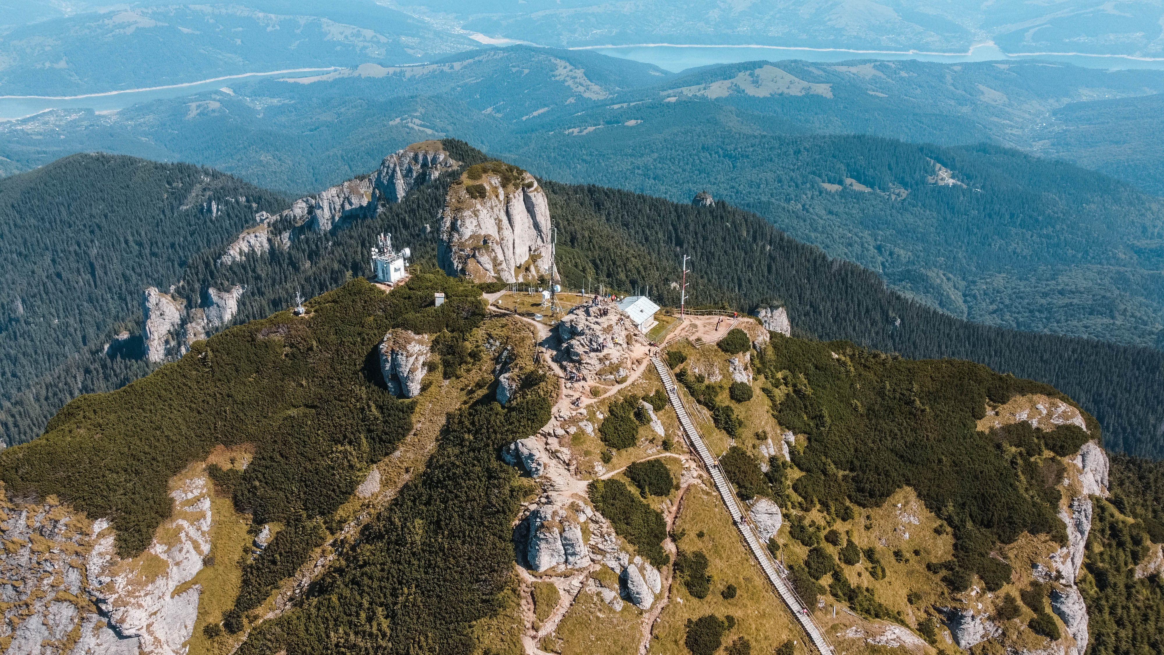 CEAHLAU | Printre legende | Circuit pe la Vf.Toaca, Cascada Duruitoarea ...