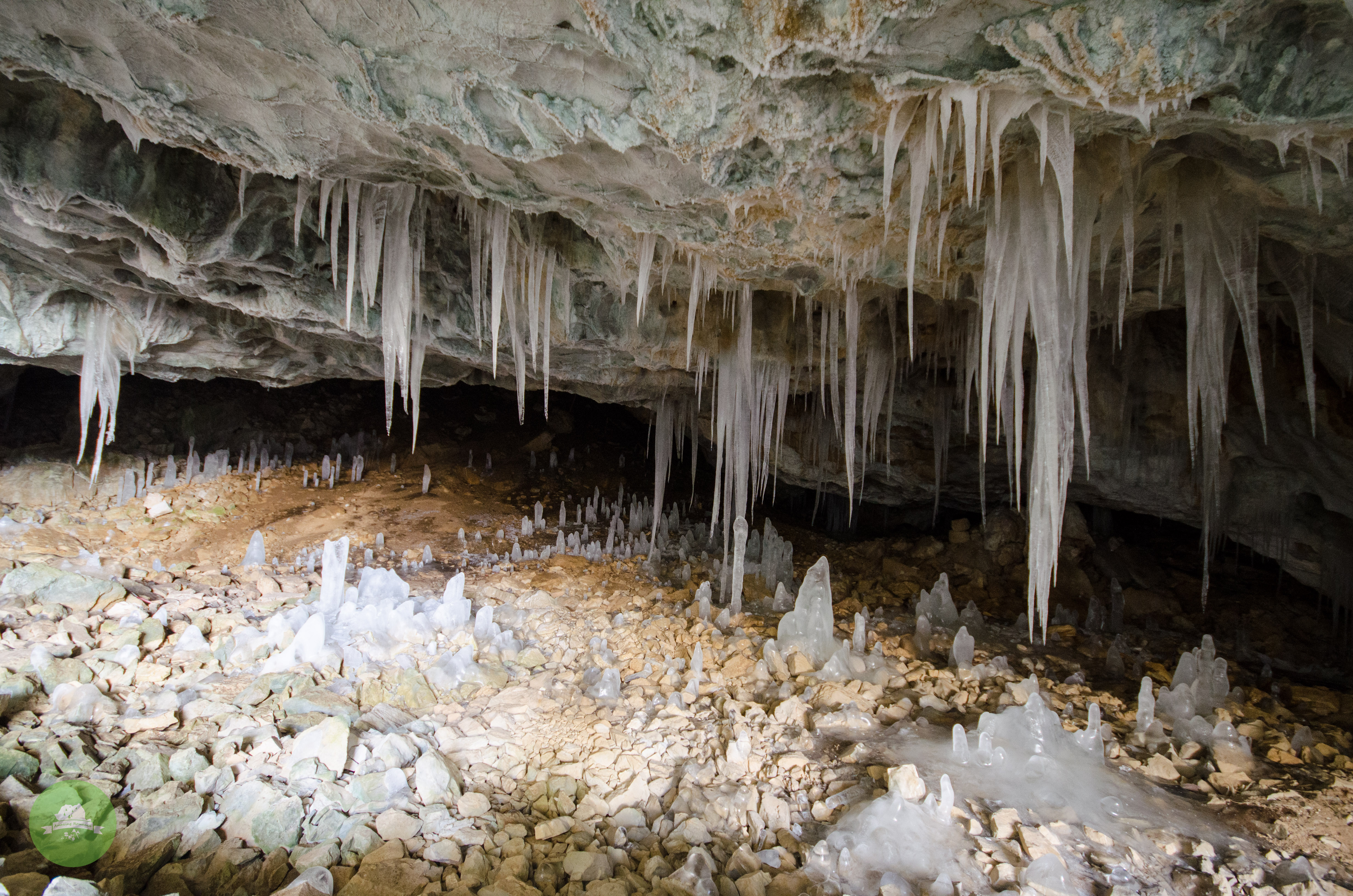 Peștera Ghețarul de la Vârtop | Muntii Nostri